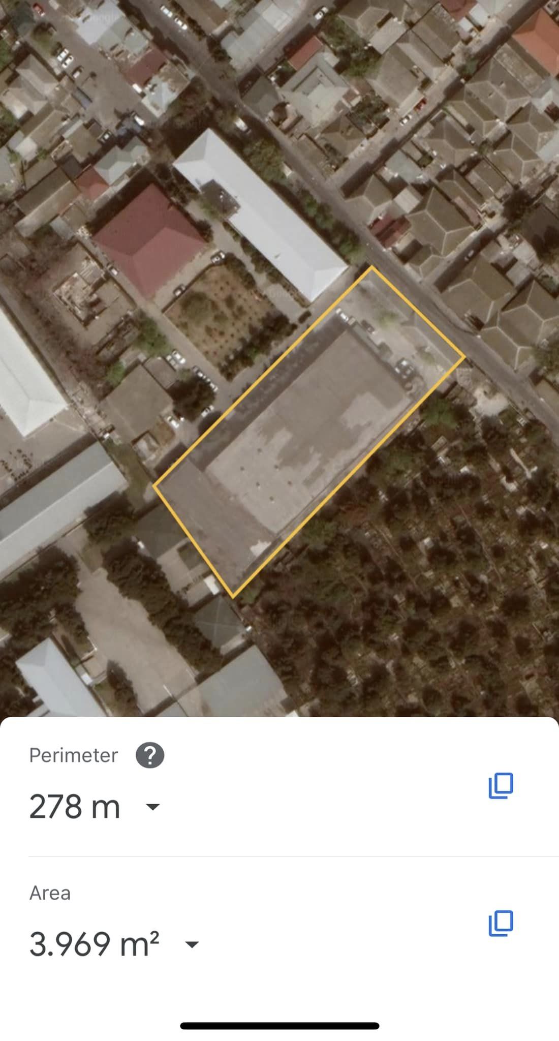 Muxtar Babayev MİX-in xidməti binasının həyətini satıb